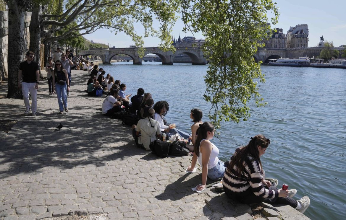 Les Microplastiques Envahissent les Fleuves Européens - Obscura